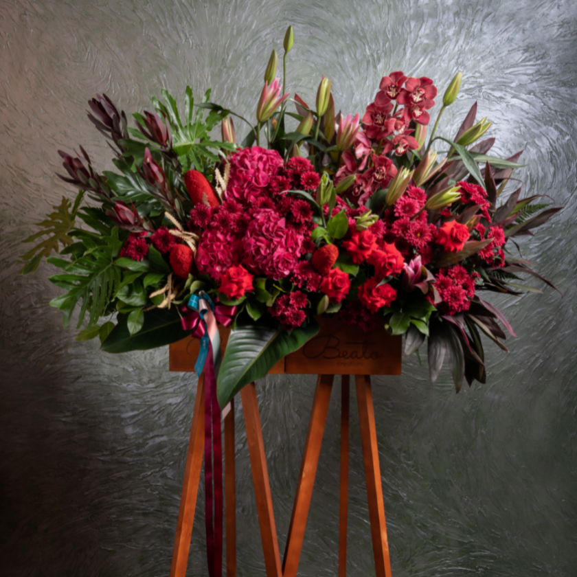 Delphinus | Styling in Vase | Flower Delivery | Beato