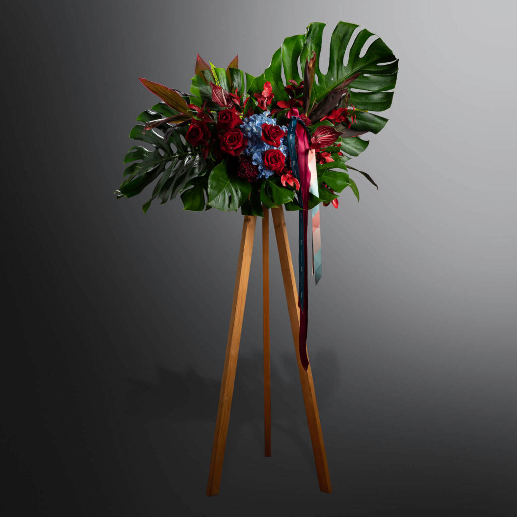 Sweet Triumph | Celebration Flower Tripod - Beato Fiore