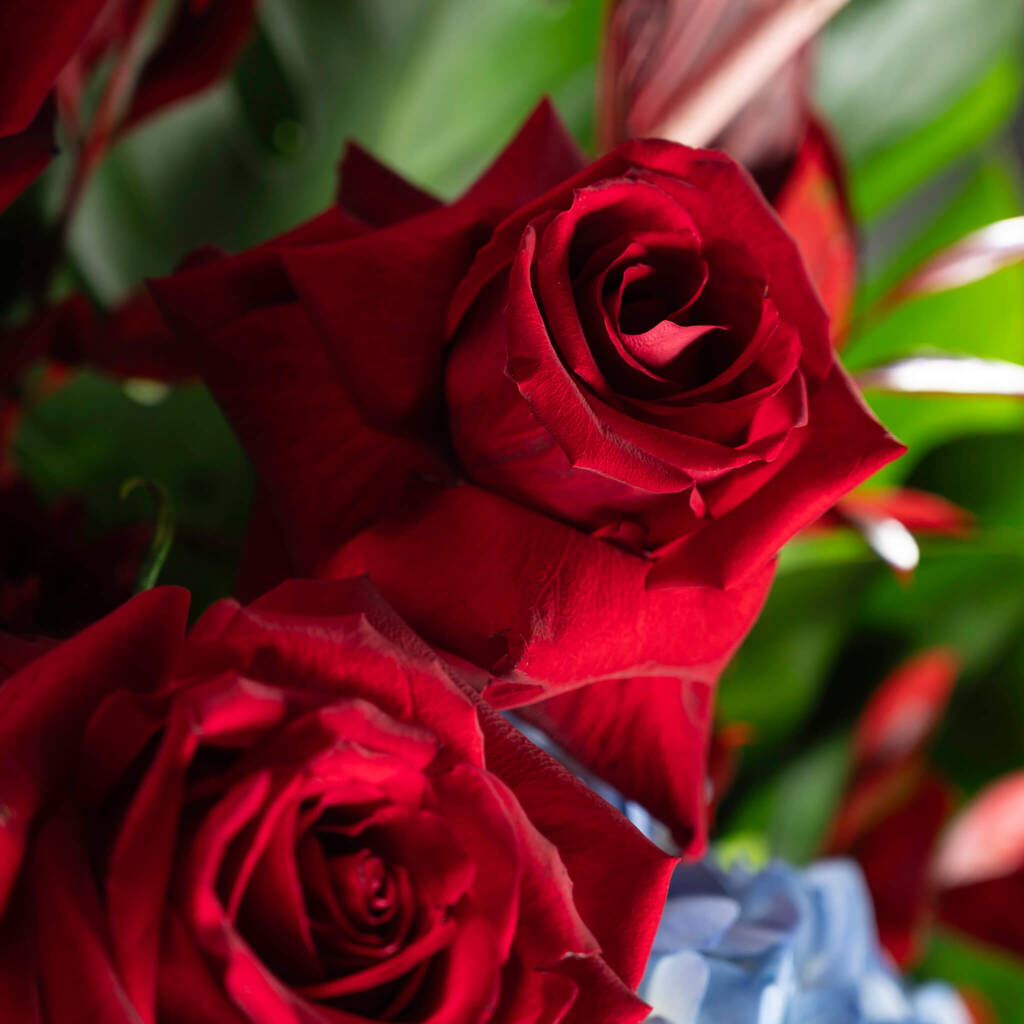 Sweet Triumph | Celebration Flower Tripod - Beato Fiore